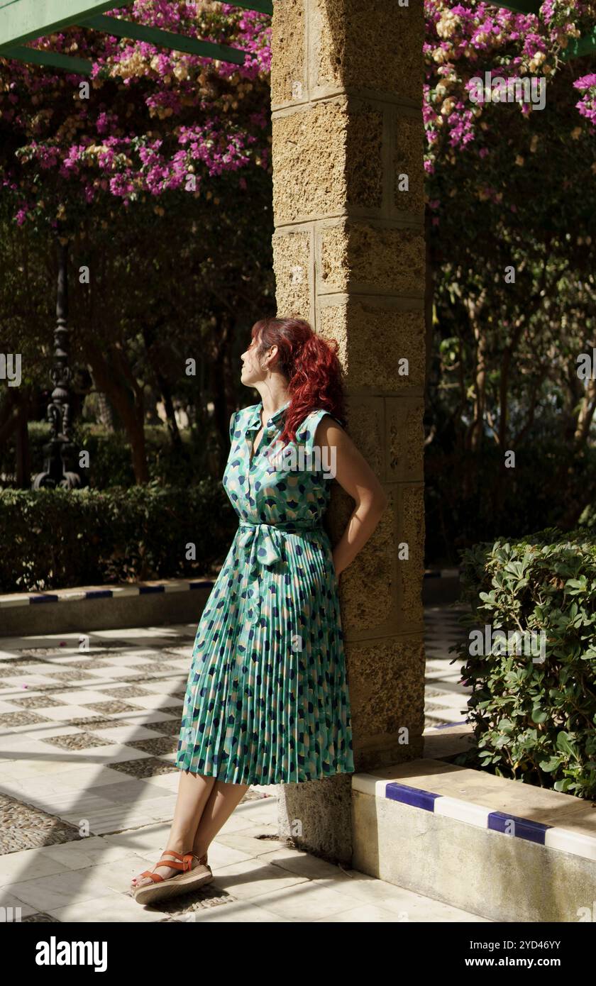Standing woman next to a column hi-res stock photography and images - Alamy