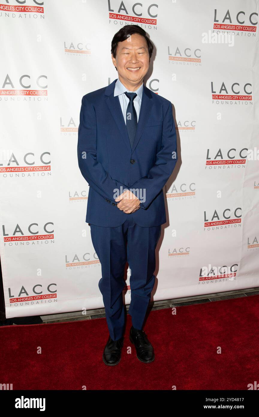 Ken Jeong bei der Los Angeles City College Foundation Gala 2024 mit der ...