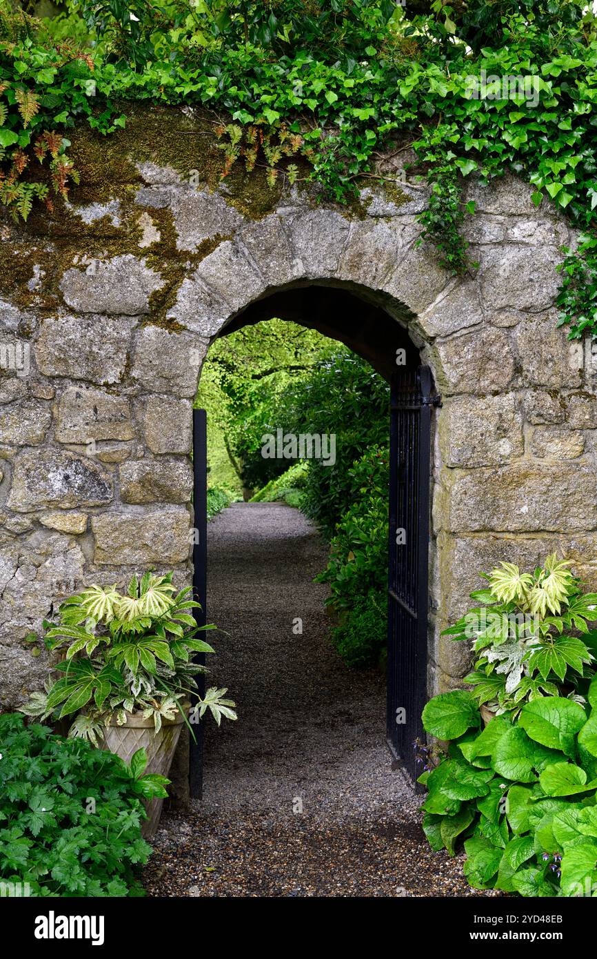 garden entrance,archway,stone arch,lead,leading,courtyard,gardens ...