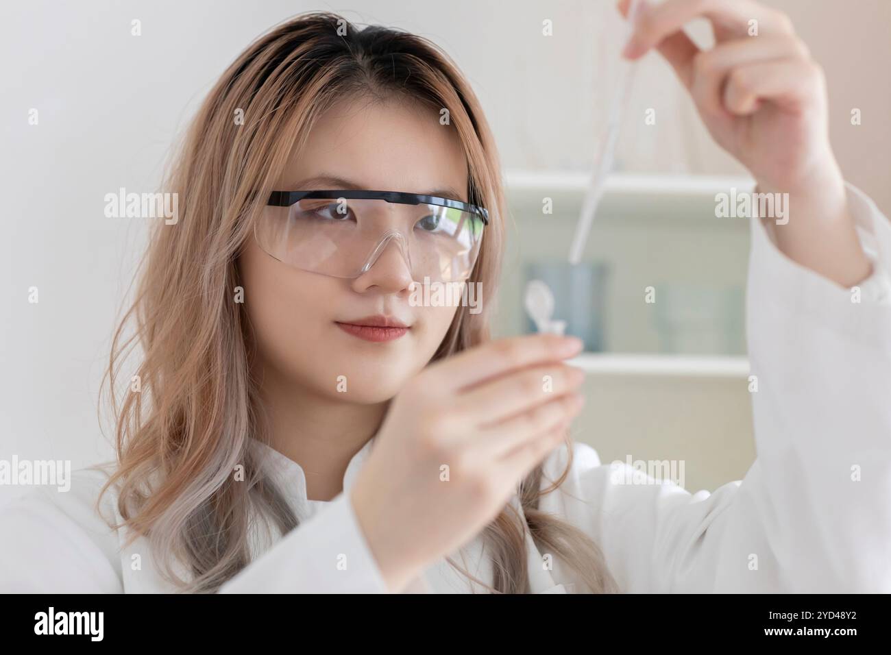 Young chinese scientist female working with sample Stock Photo - Alamy