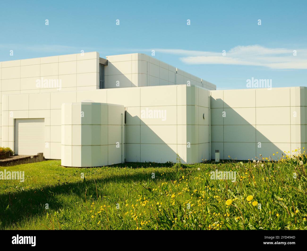 Entrance building tile city hi-res stock photography and images - Alamy