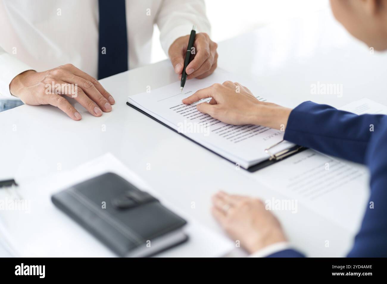 Customer discuss hi-res stock photography and images - Alamy