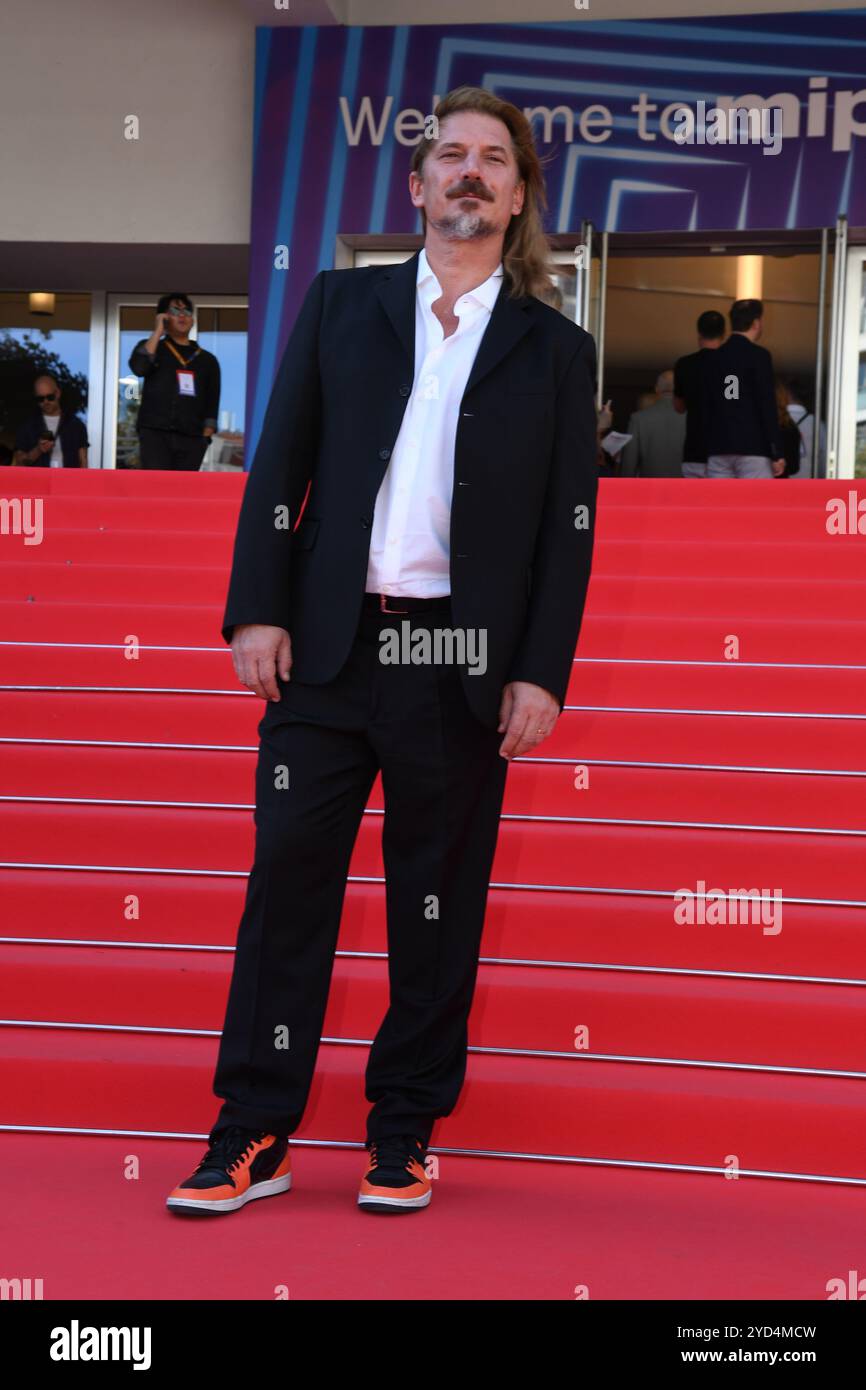Cannes, France. 21st Oct, 2024. Luka Peros attends the photocall of ...
