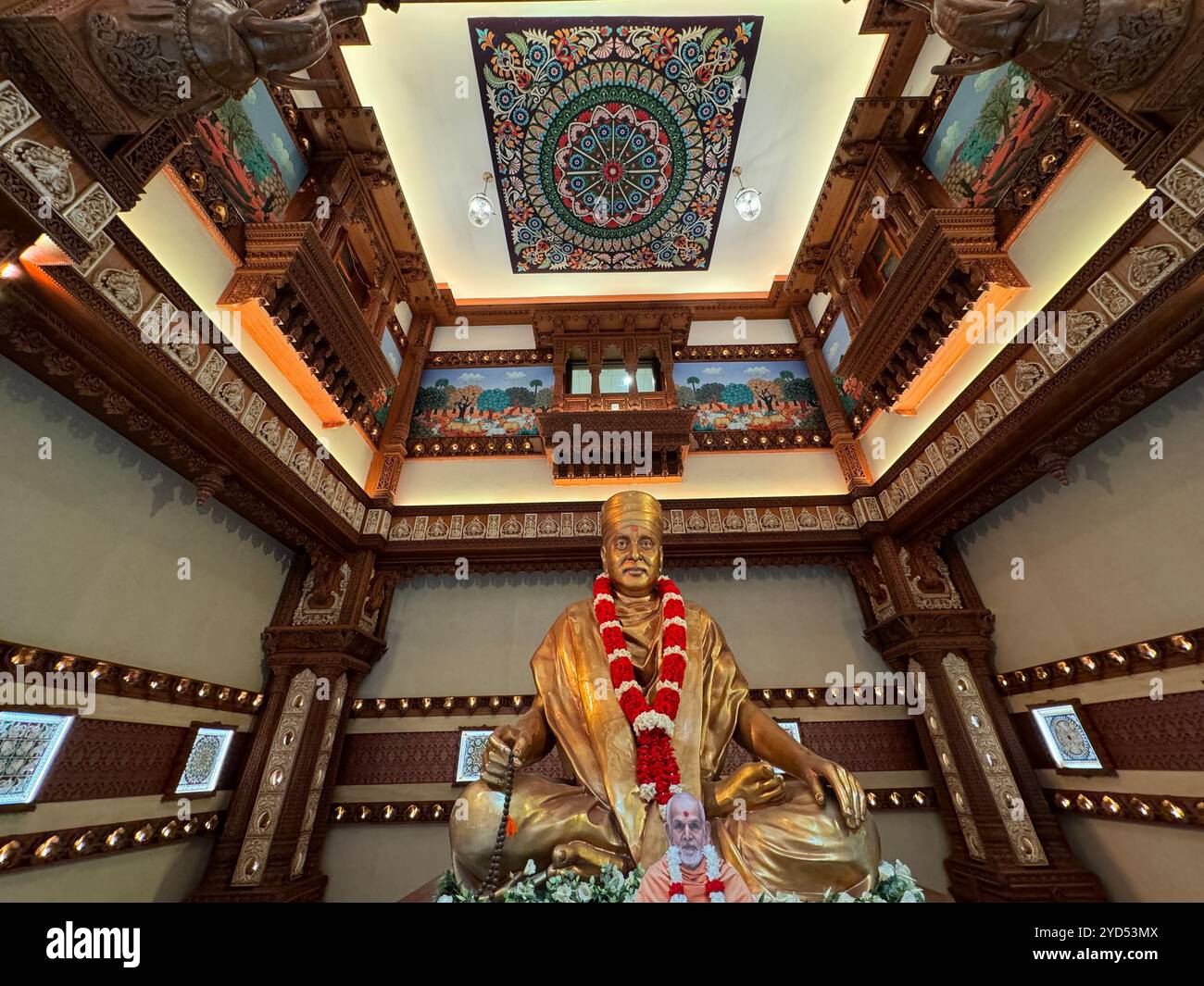 The Akshardham (BAPS Shri Swaminarayan Mandir) temple in Robbinsville ...