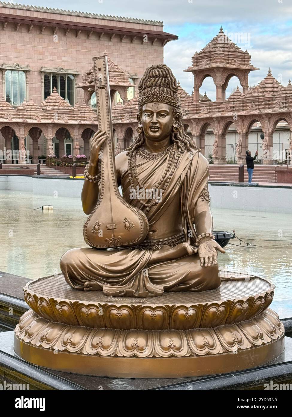 The Akshardham (BAPS Shri Swaminarayan Mandir) temple in Robbinsville ...