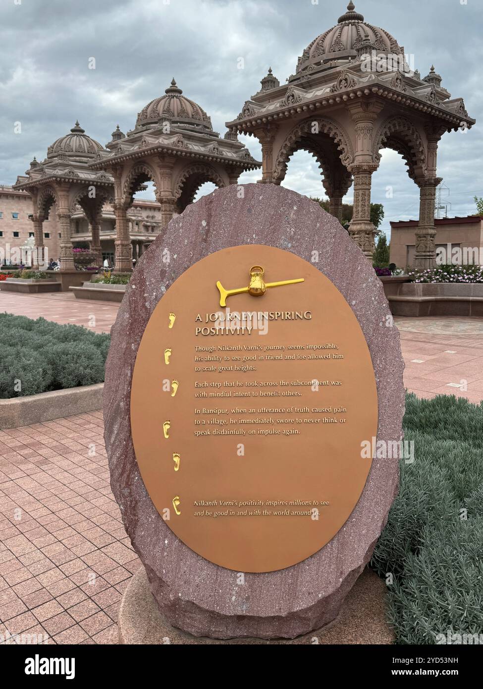 The Akshardham (BAPS Shri Swaminarayan Mandir) temple in Robbinsville ...