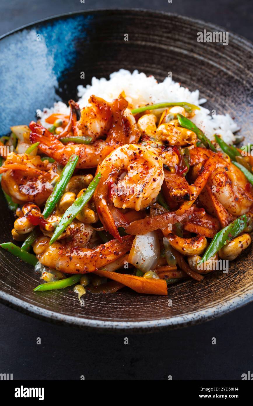 Traditional Thai fried king prawns with vegetable Stock Photo - Alamy