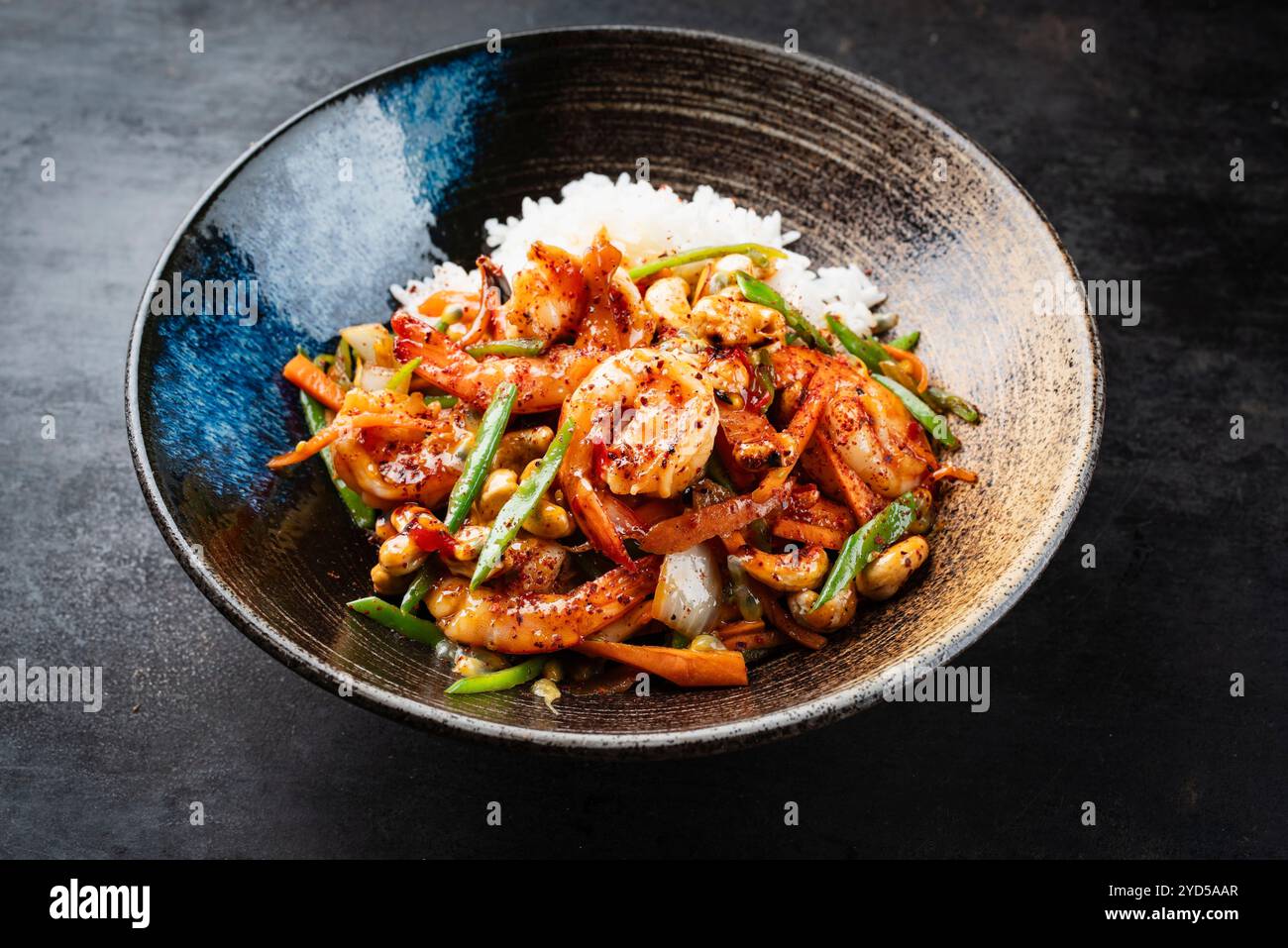 Traditional Thai fried king prawns with vegetable Stock Photo - Alamy