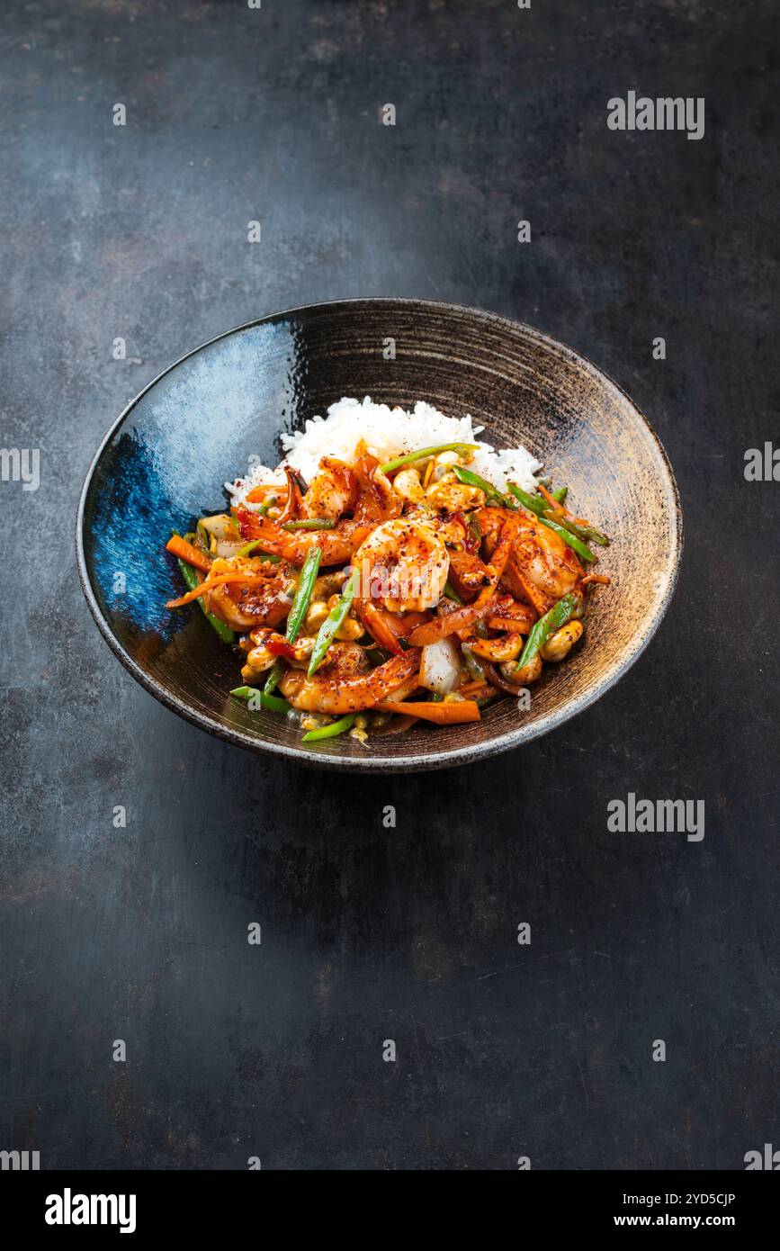 Traditional Thai fried king prawns with vegetable Stock Photo - Alamy
