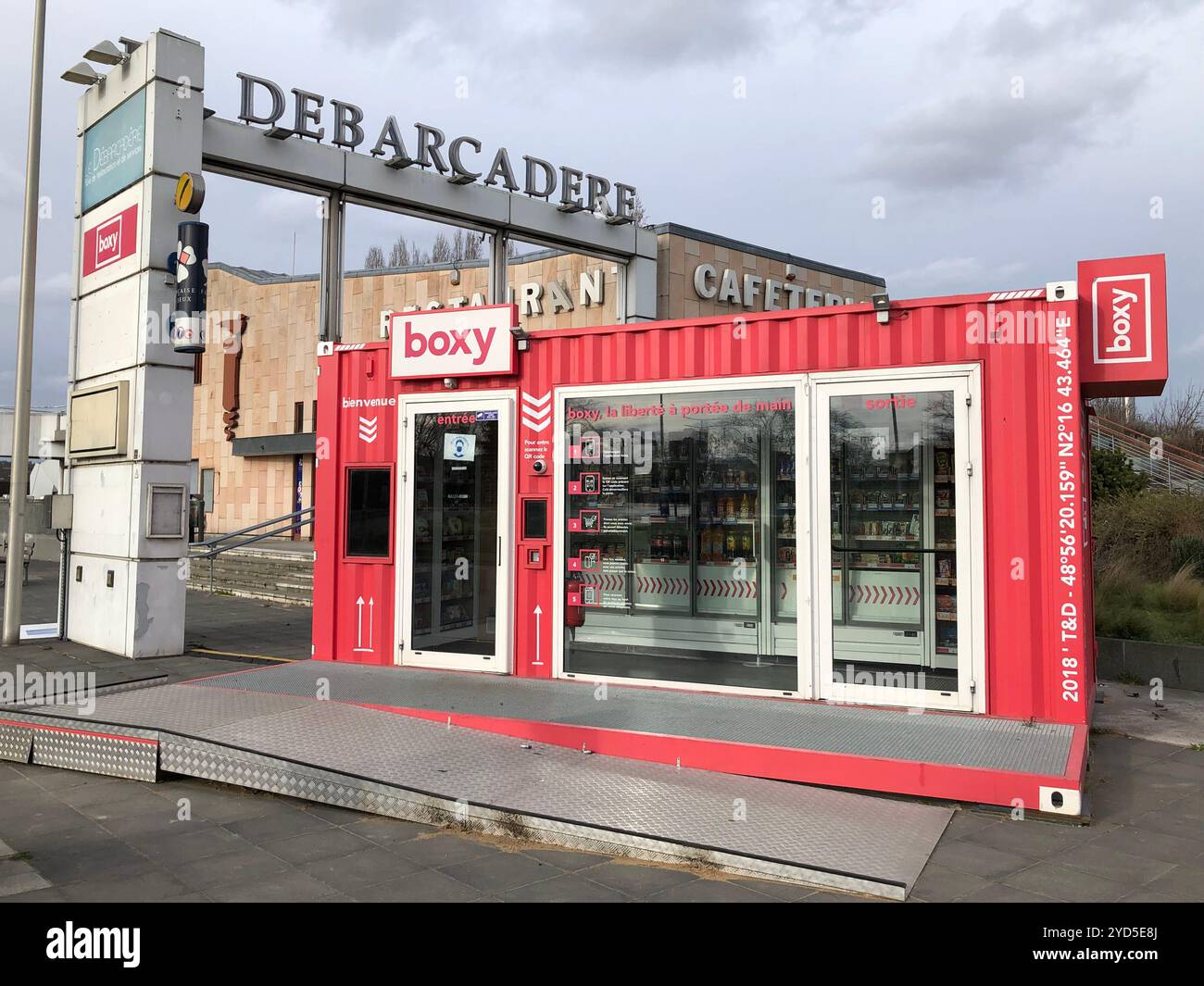 Snack drink vending machines hi-res stock photography and images - Alamy