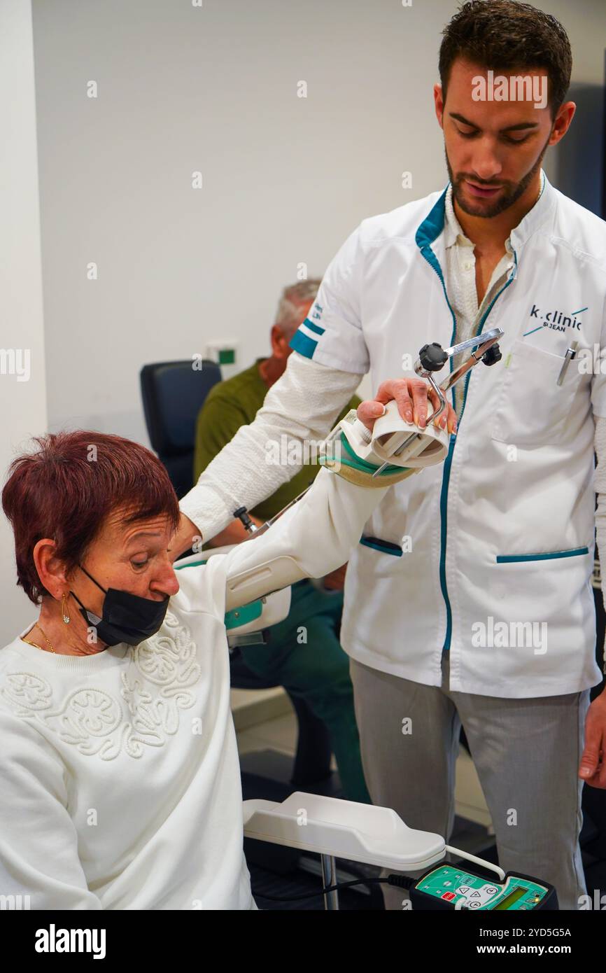 Physiotherapy center specializing in shoulder pathology before or after ...