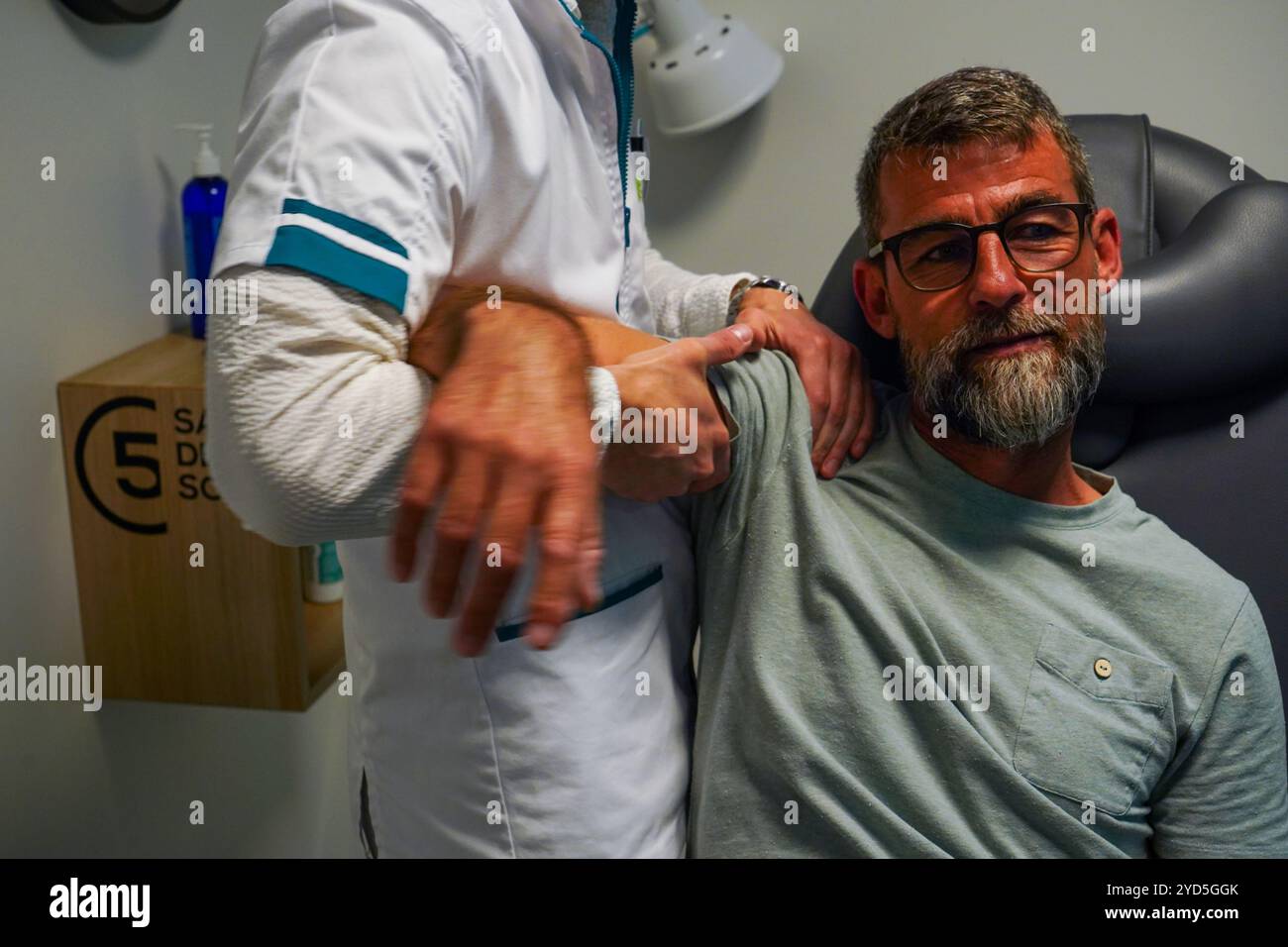 Physiotherapy center specializing in shoulder pathology before or after ...