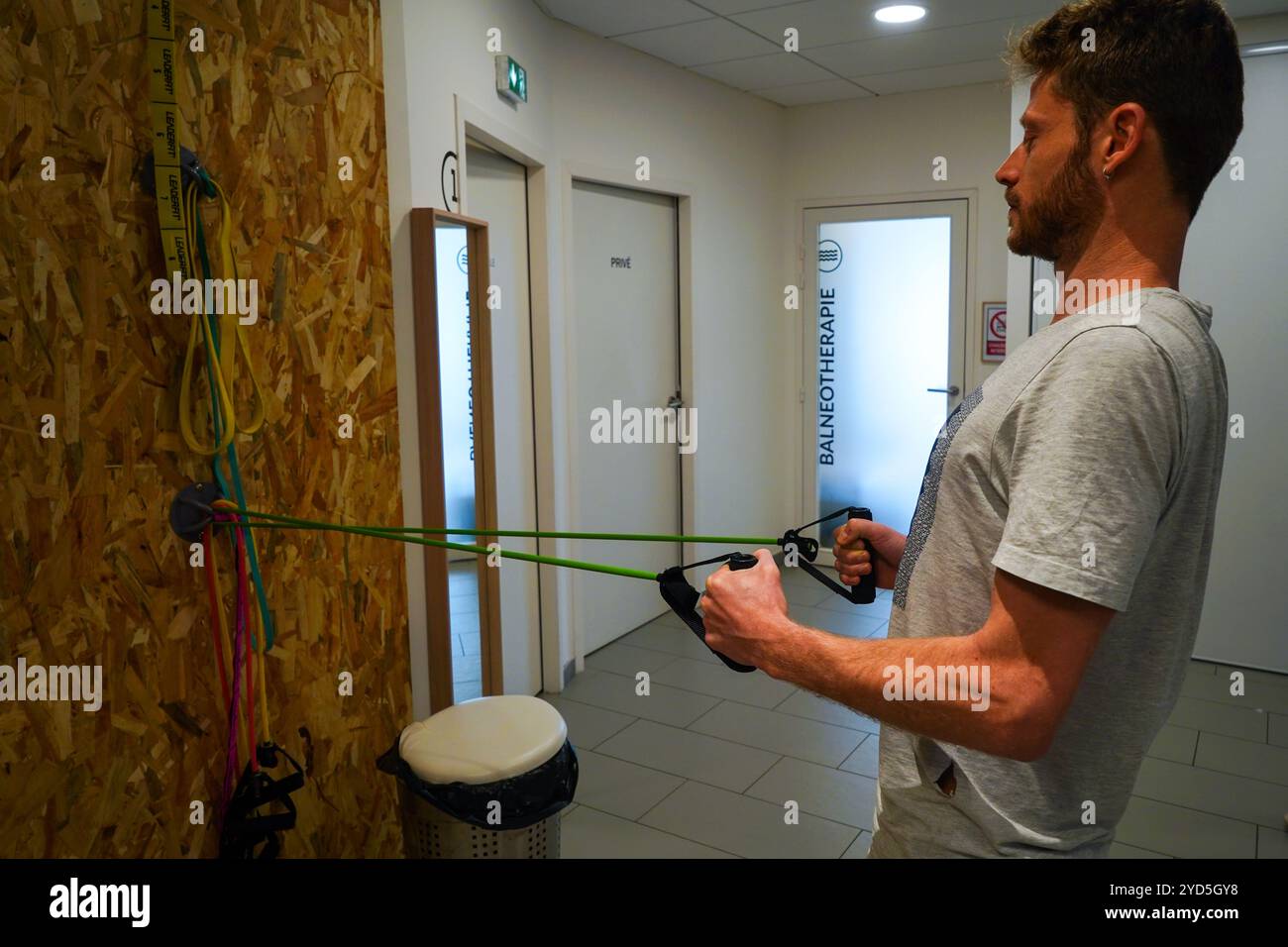 Physiotherapy center specializing in shoulder pathology before or after ...