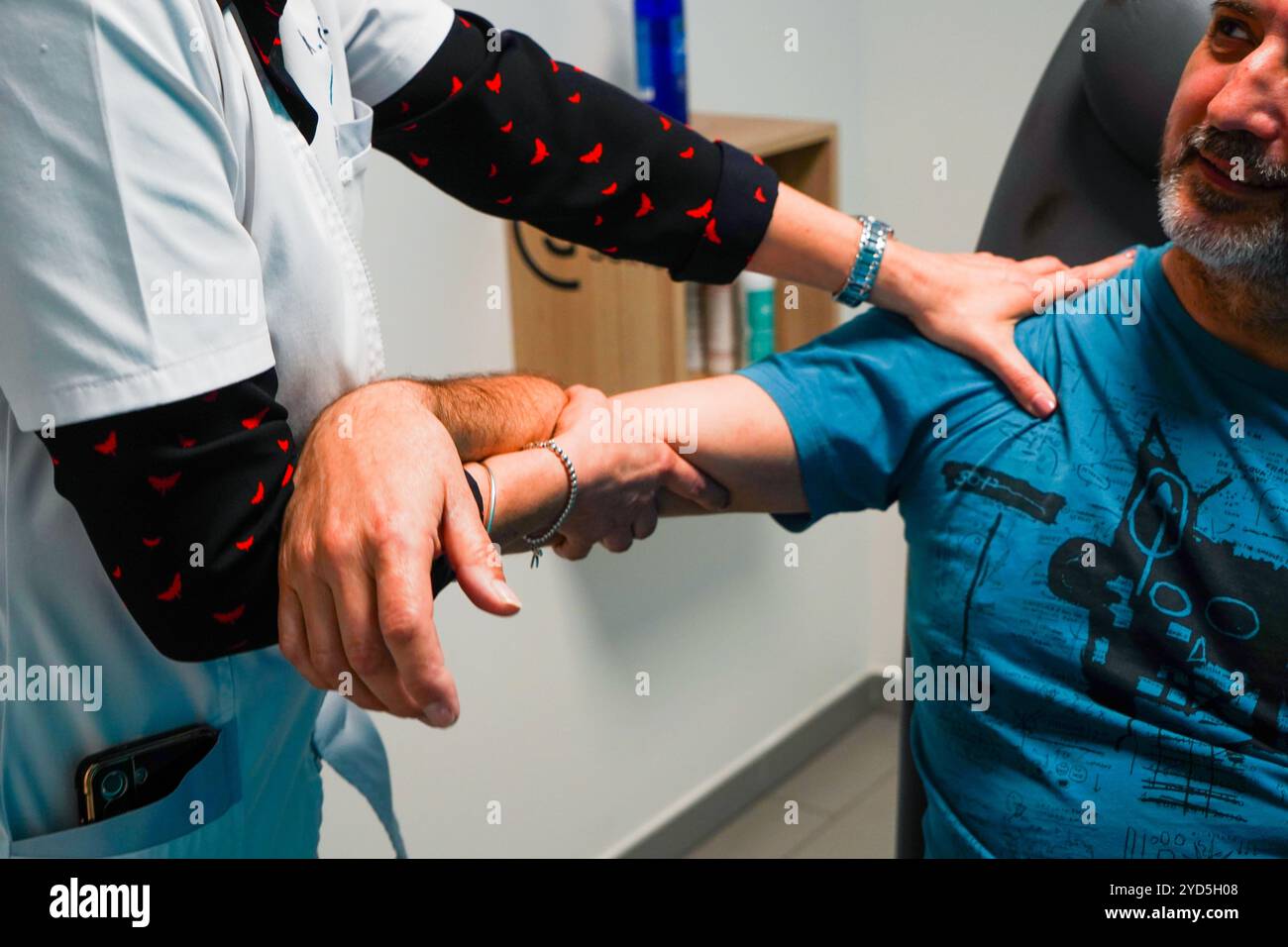 Physiotherapy center specializing in shoulder pathology before or after ...