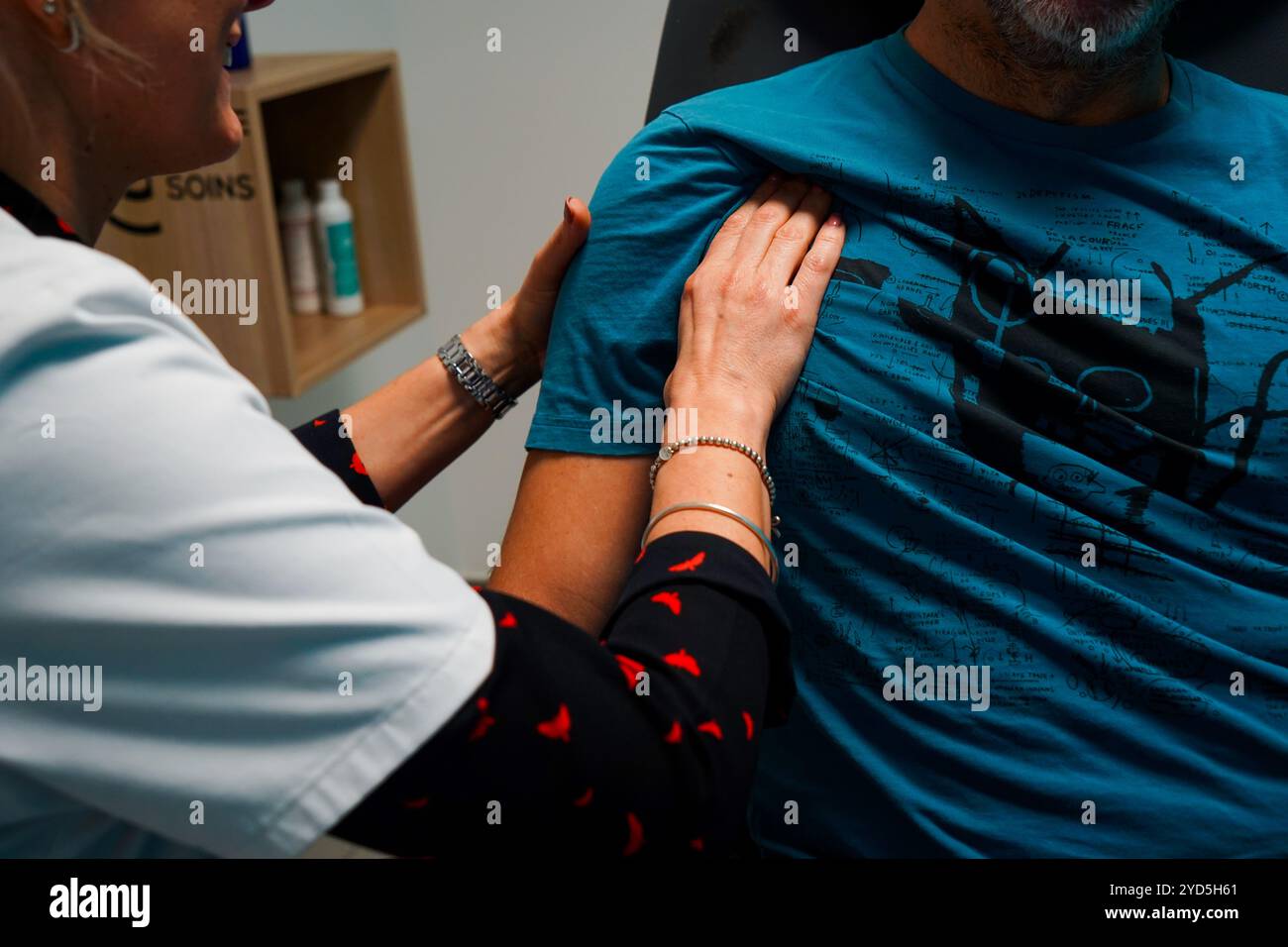 Physiotherapy center specializing in shoulder pathology before or after ...