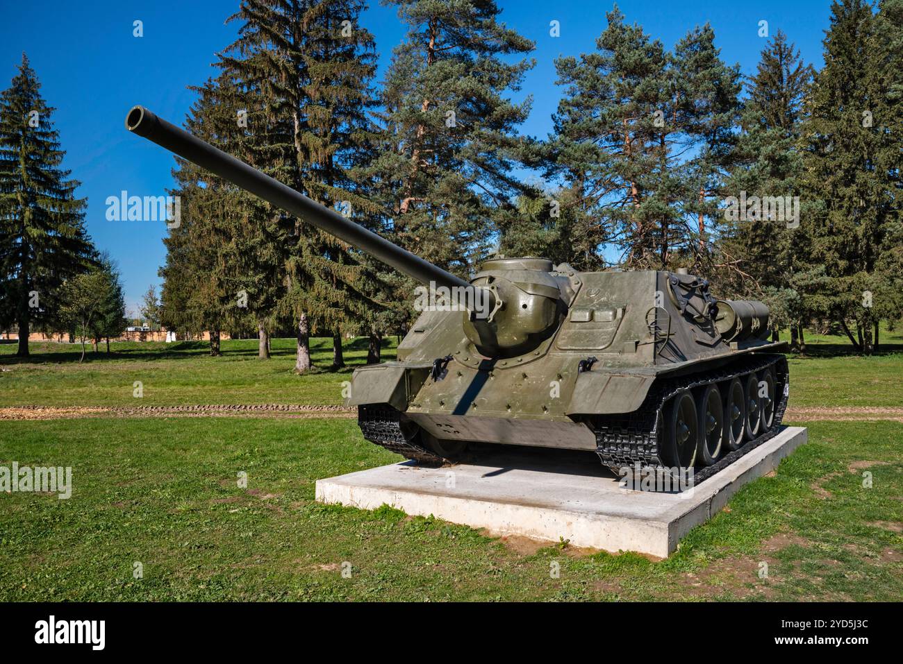 SU-100 Soviet tank destroyer, Open-Air Military History Museum in ...