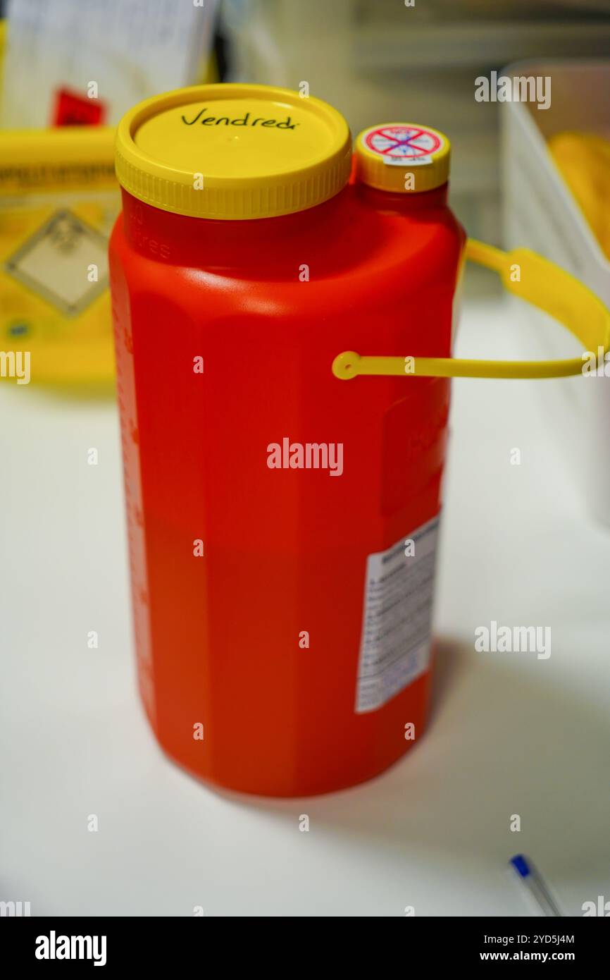 Medical analysis laboratory. Organic waste container Stock Photo - Alamy