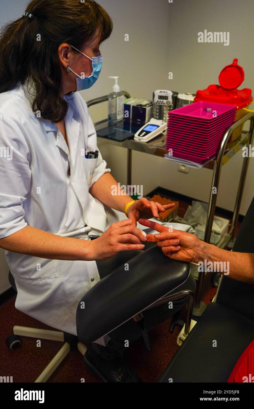 Blood analyzes in a laboratory with the LabPad system, a portable ...