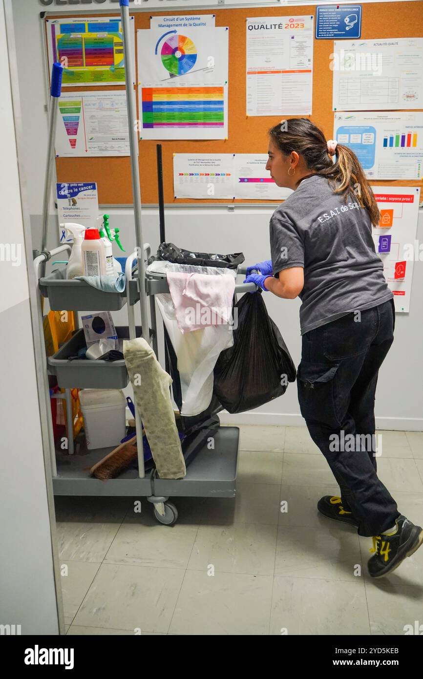 ESAT workers with disabilities during their working day. They leave ...
