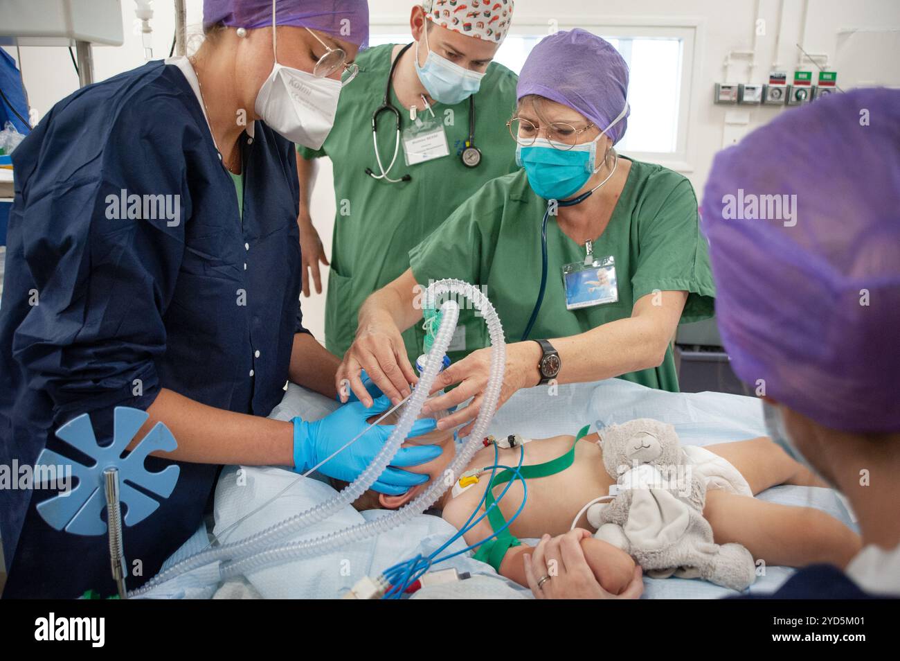 Preparation of oxygen gas hi-res stock photography and images - Alamy