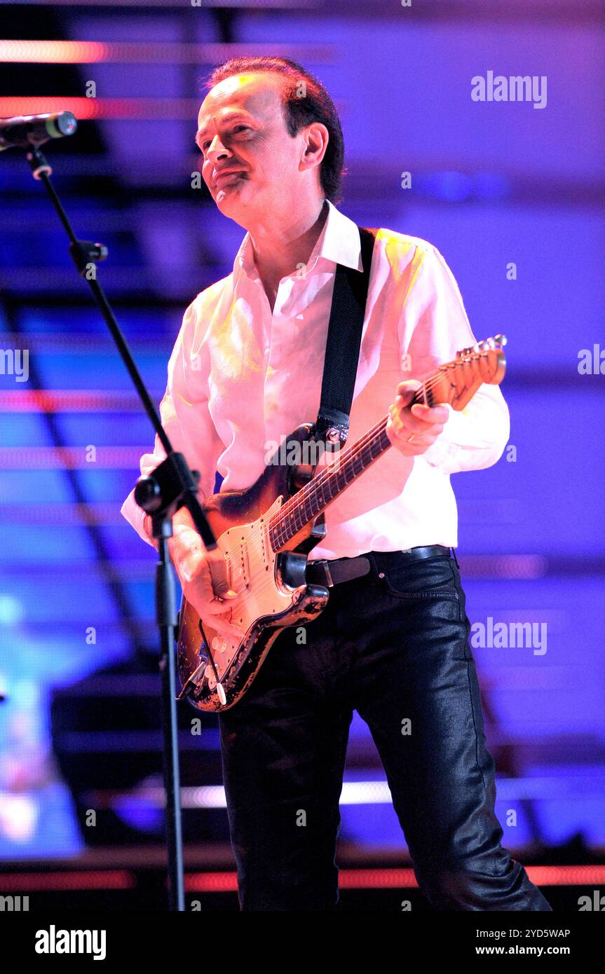 Verona Italy 07/06/2009: Dodi Battaglia,guitarist of the Italian rock ...