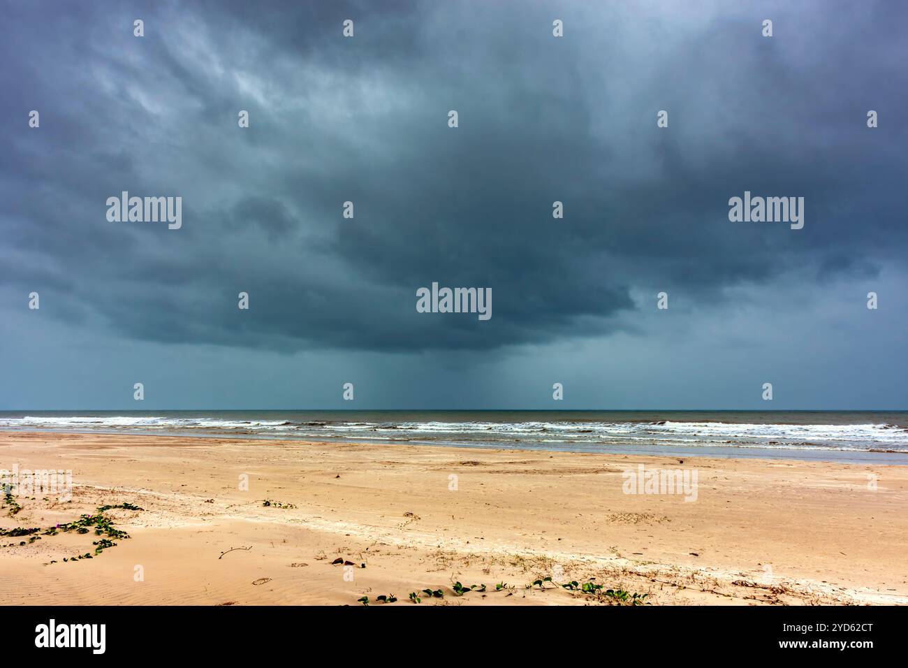 Dark stormy sea foam hi-res stock photography and images - Alamy