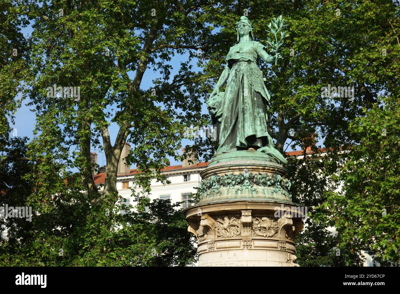 Lyon statue hi-res stock photography and images - Alamy