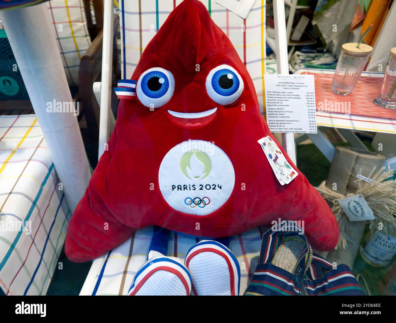 2024 olympics logo flag hi-res stock photography and images - Alamy