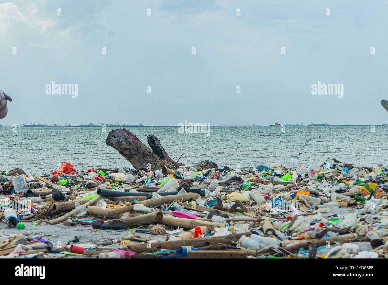 October 25, 2024, Quezon City, Quezon, Philippines: Trash is seen ...