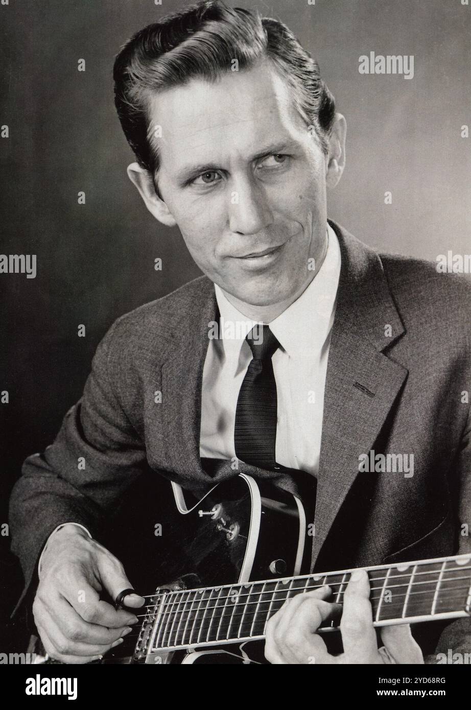 SLIM WHITMAN (1923-2013) American Country music singer and songwriter ...