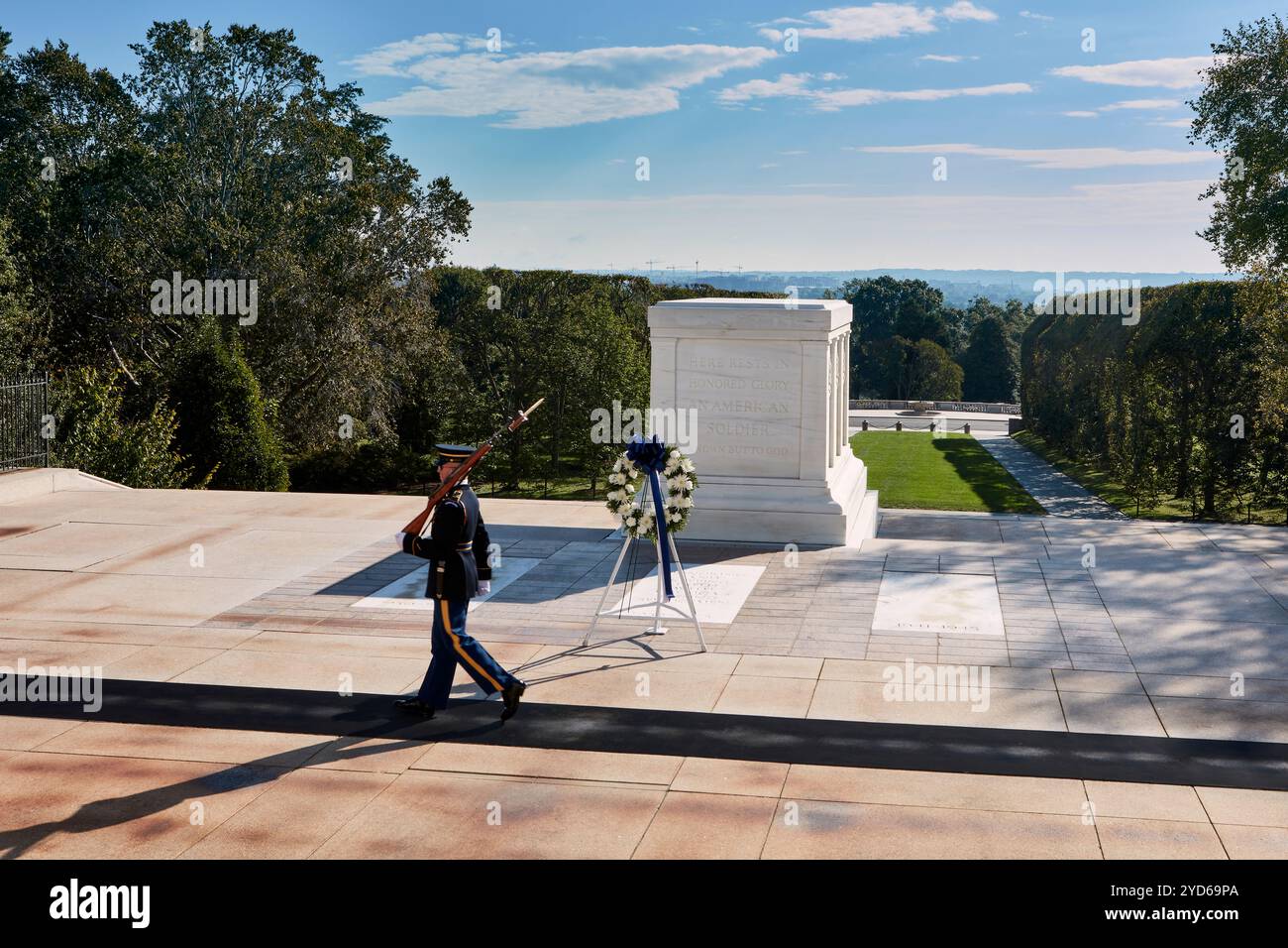 A solemn honour guard patrols the Tomb of the Unknown Soldier ...
