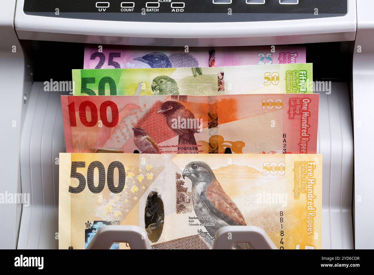 Seychellois rupee in a counting machine Stock Photo - Alamy