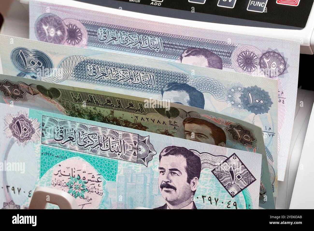 Old Iraqi Dinar in a counting machine Stock Photo - Alamy