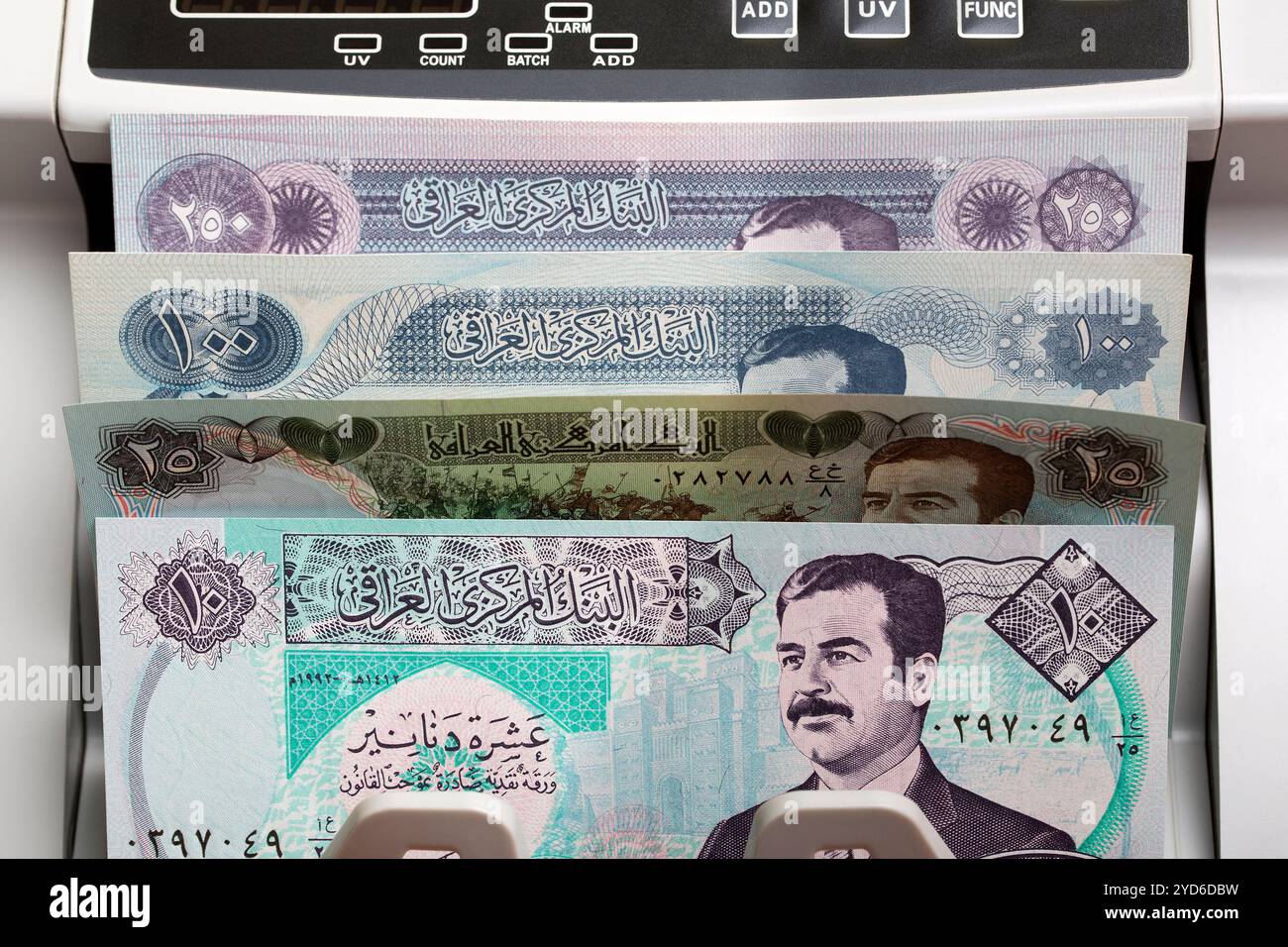 Old Iraqi Dinar in a counting machine Stock Photo - Alamy