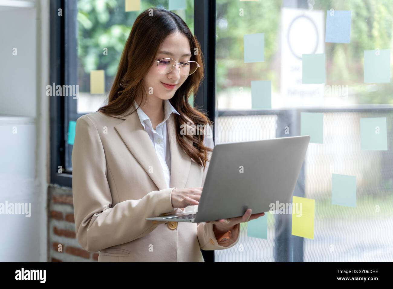 Business entrepreneur office computer hi-res stock photography and ...