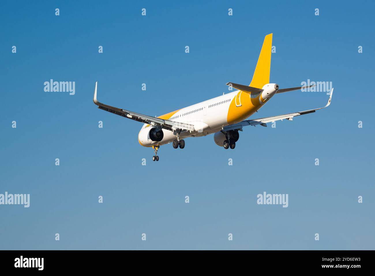 Clear sky airplane wings hi-res stock photography and images - Alamy