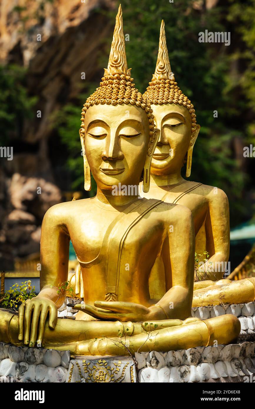 Statues of lord buddha hi-res stock photography and images - Alamy