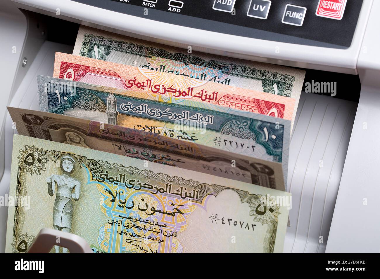Old Yemeni rial in a counting machine Stock Photo - Alamy