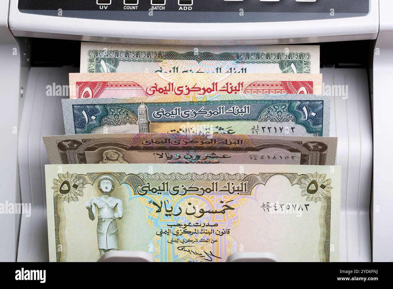 Old Yemeni rial in a counting machine Stock Photo - Alamy