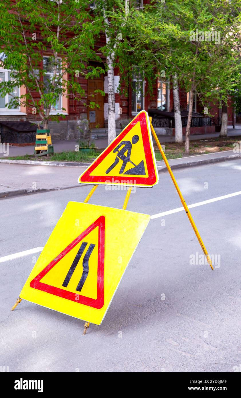 Road works sign and barrier construction site hi-res stock photography ...
