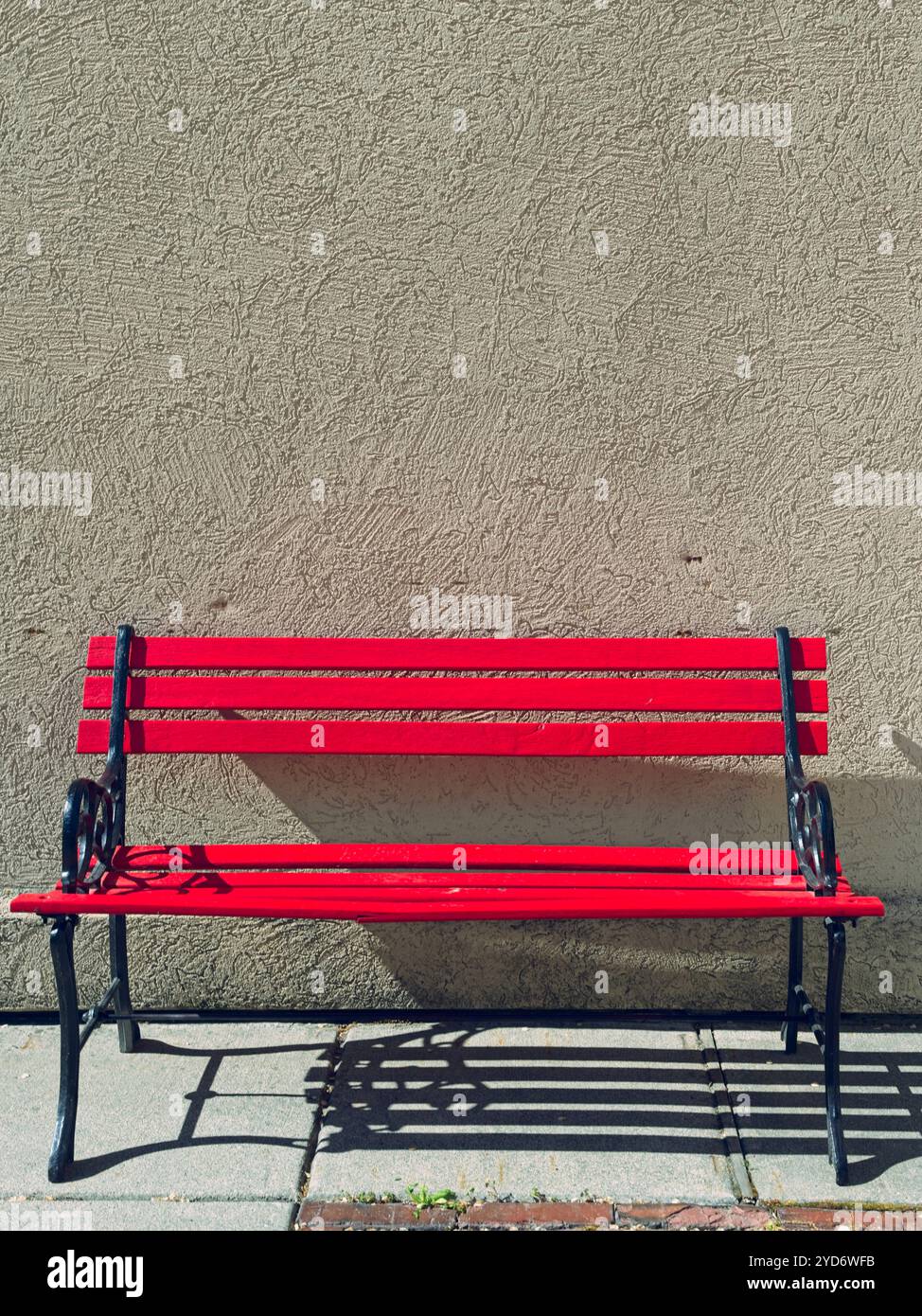 Red park benc Stock Photo - Alamy