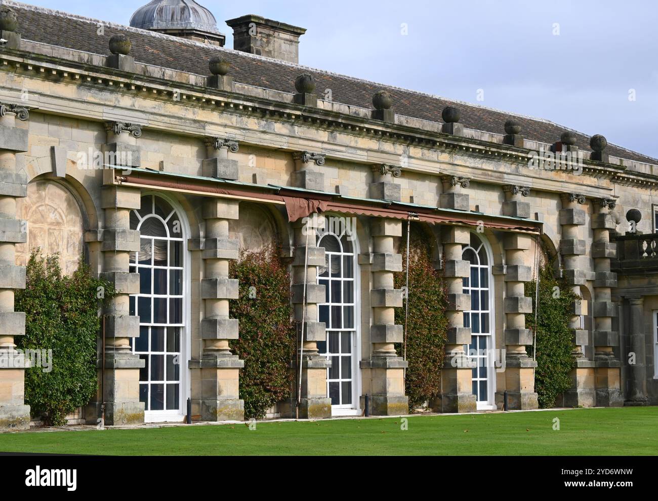 Stately home exterior hi-res stock photography and images - Alamy