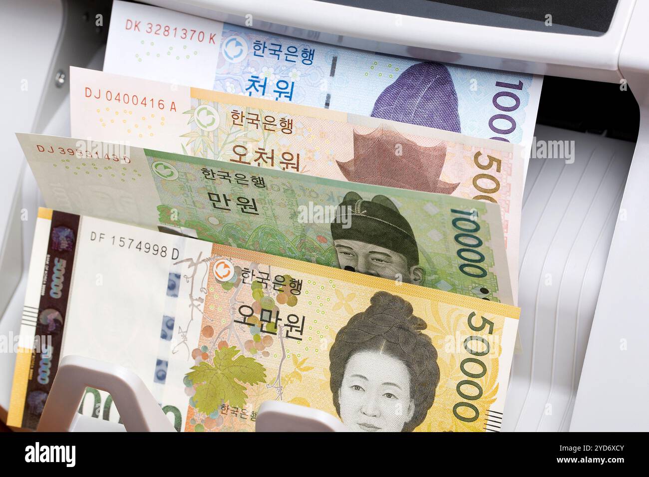 South Korean won in a counting machine Stock Photo - Alamy