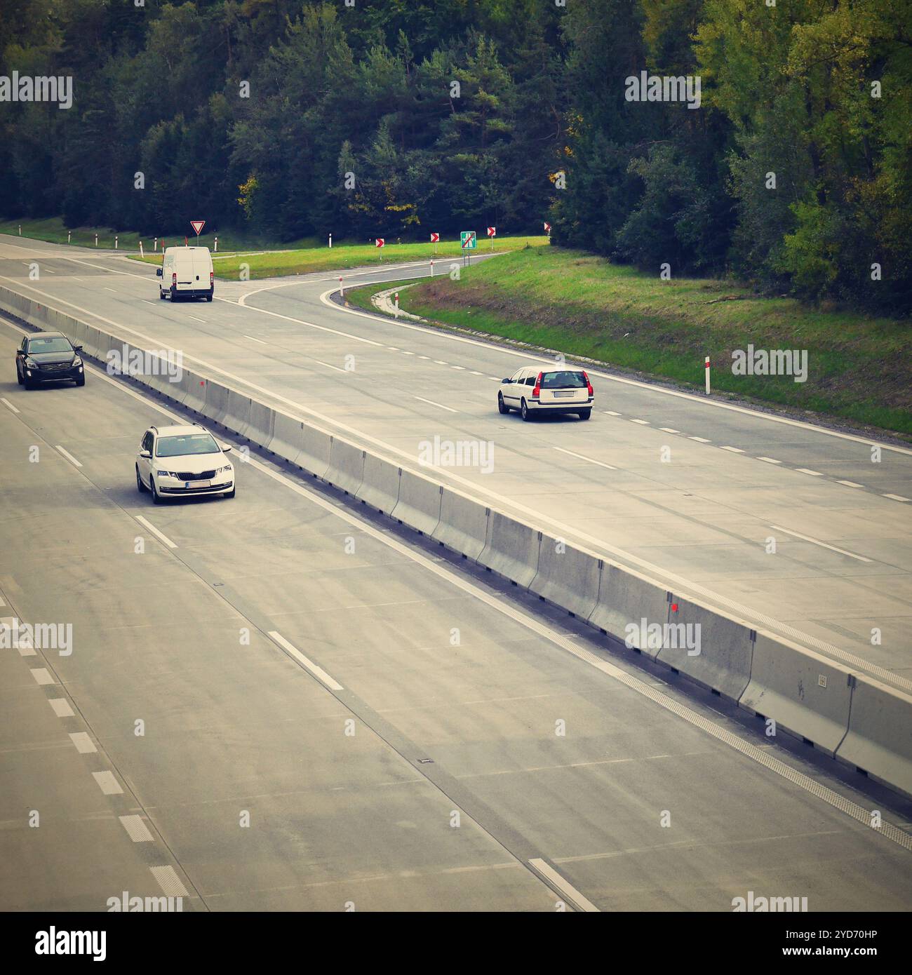 Traffic on freeway cars hi-res stock photography and images - Alamy