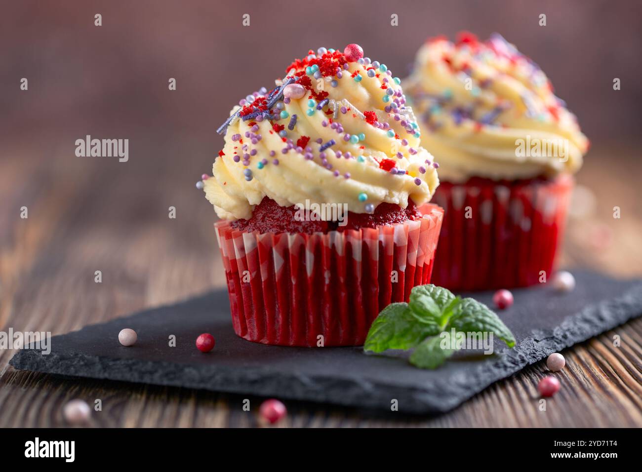 Red setting hi-res stock photography and images - Alamy