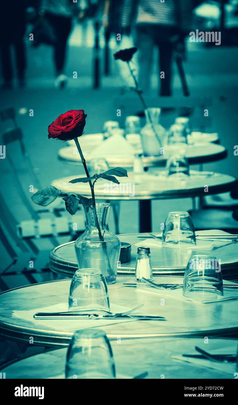 Moody parisian restaurant hi-res stock photography and images - Alamy