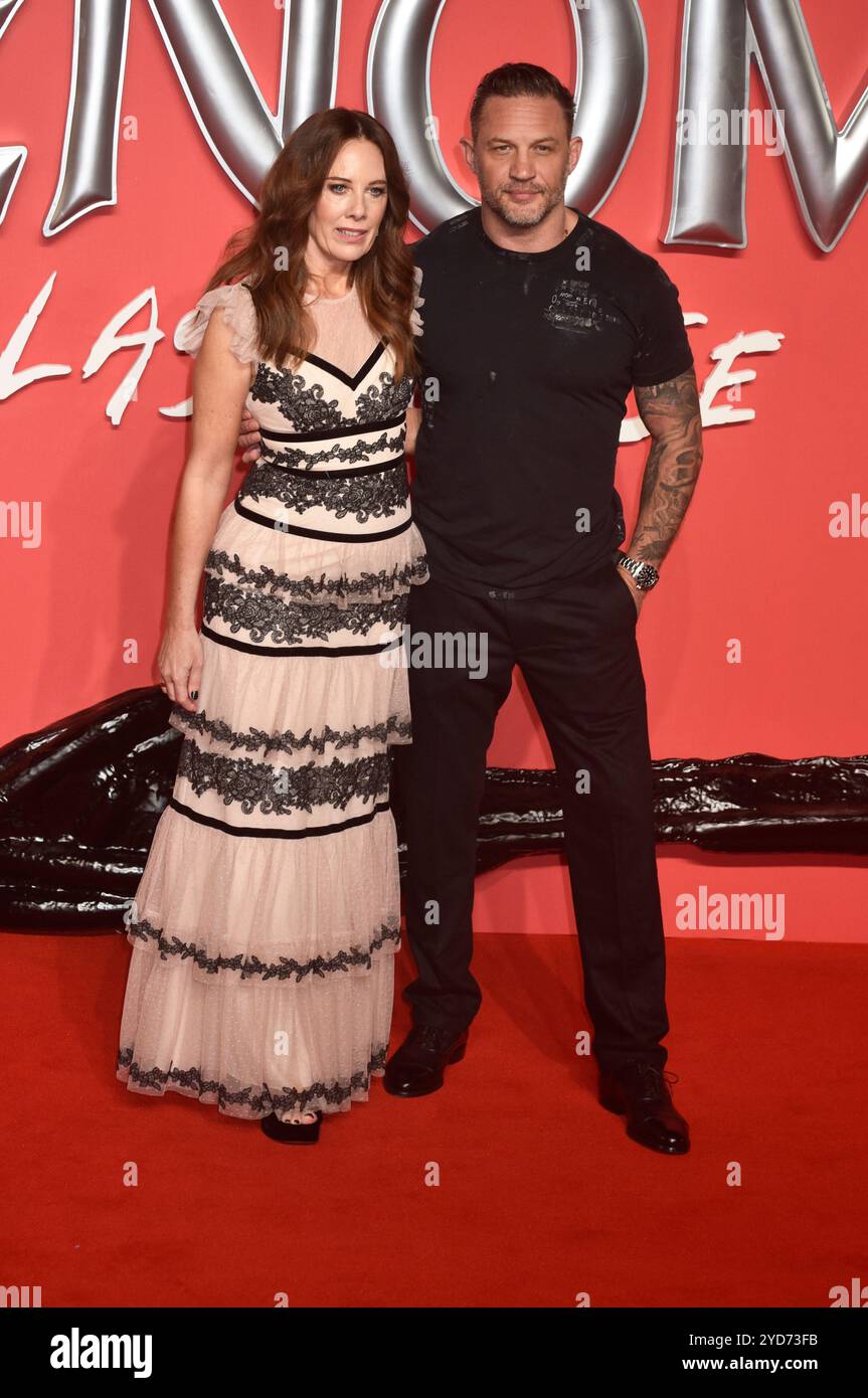 Kelly marcel and tom hardy at venom hi-res stock photography and images ...