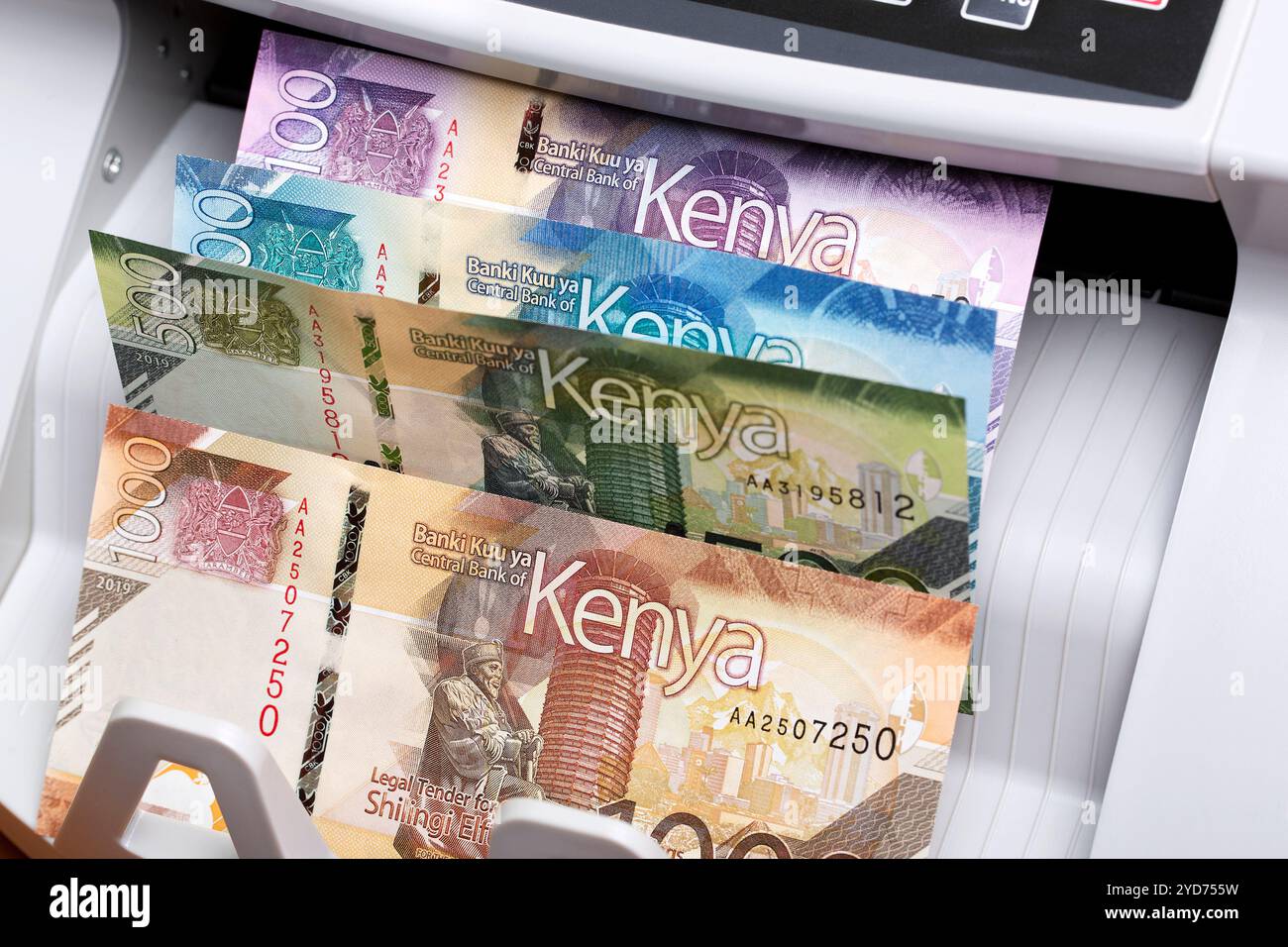 Kenyan money - shilling in a counting machine Stock Photo - Alamy