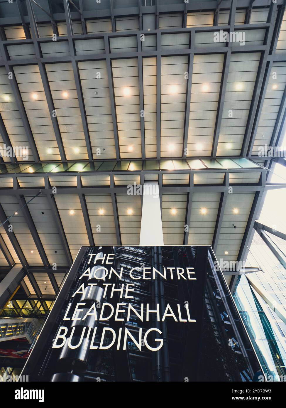 Leadenhall building centre aon centre hi-res stock photography and ...