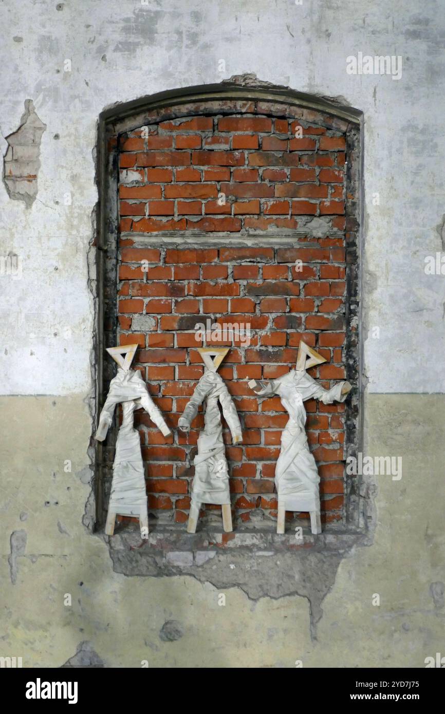 Folk figures hi-res stock photography and images - Alamy